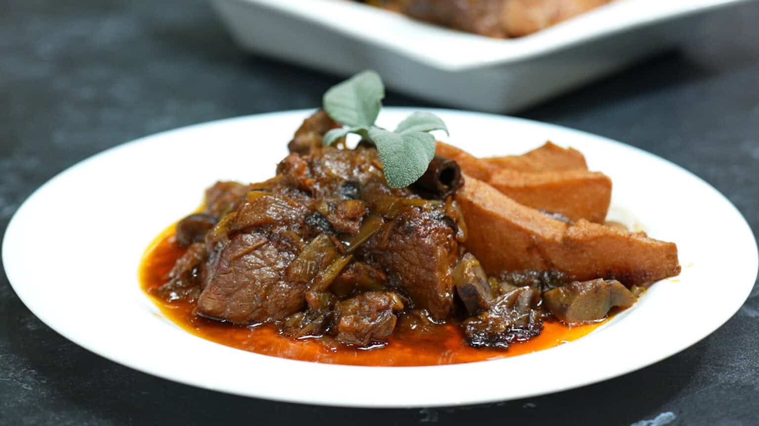 Χοιρινό με κυδώνια και δαμάσκηνα στην κατσαρόλα!! | Live-kitchen.gr